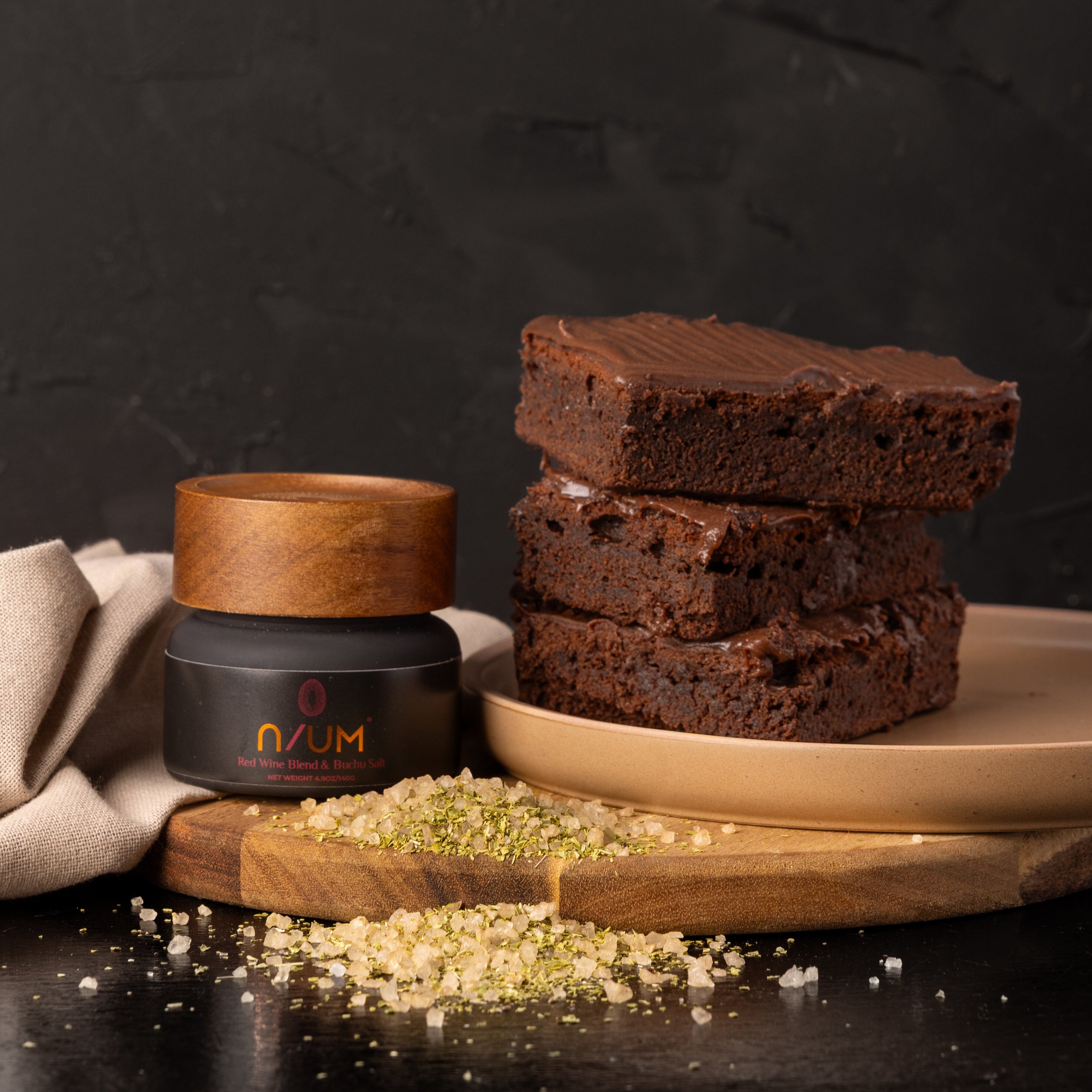 When Dessert Meets Salt: How Gourmet Salts Transform Sweets– n/um